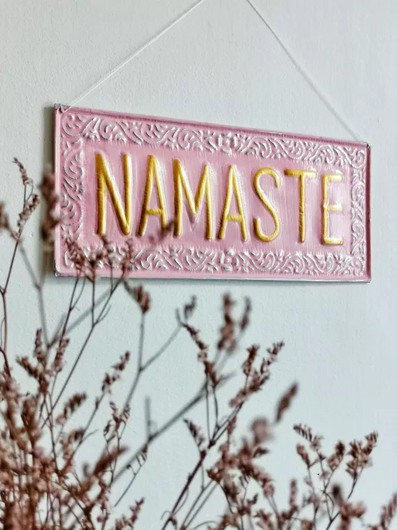 NAMASTE | Plaque décorative ROSE en métal - Perle de KaOlin
